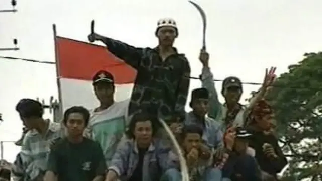 Pembantaian 'dukun santet' 1998-1999 di Banyuwangi: 'Ada tanda silang, lampu tiba-tiba mati, dan ...