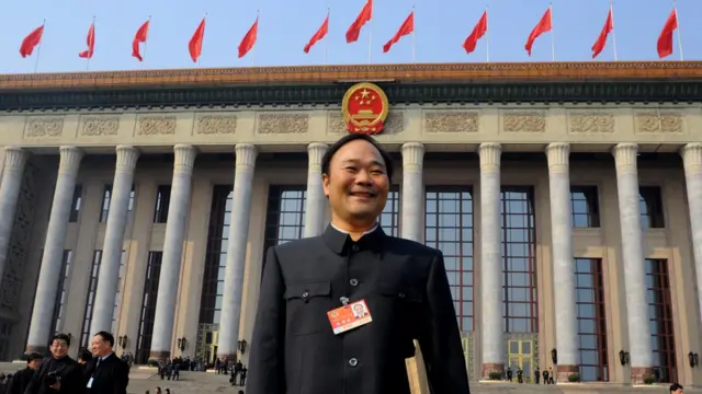 Cómo Li Shufu, el hijo de un granjero chino, logró convertirse en dueño ...