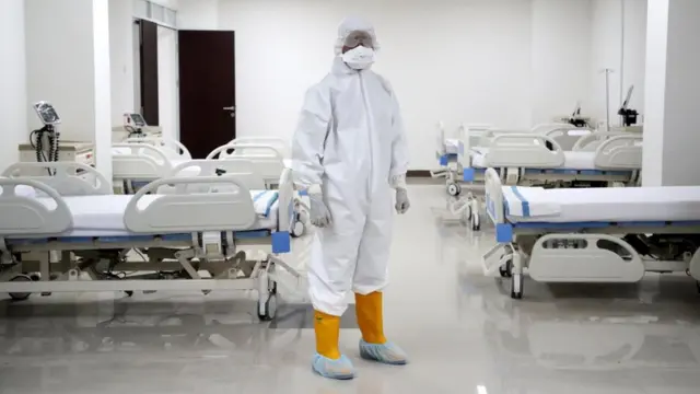 Virus corona: Wartawan dengan gejala Covid-19 meninggal usai 'ditolak' RS rujukan, mengapa ...