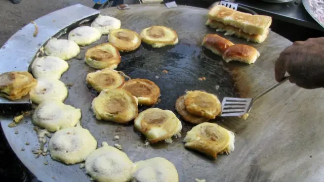 Roti kebab: Makanan kebanggaan Pakistan yang dijuluki 'burger orang ...