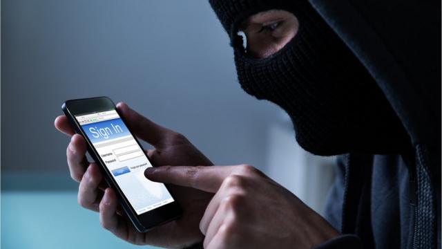 Cómo tu teléfono celular puede ser una amenaza para tu empresa - BBC ...