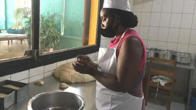 Rwanda: 'Mbere ubuzima bwari bubi…ubu ndi umwamikazi' – umugore ukora ...