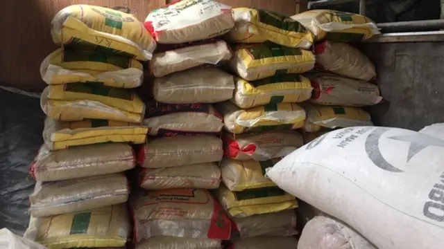 Rice no dey market sake of Nigeria Border closure - Trader - BBC News ...
