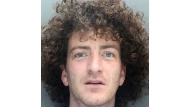 Liverpool'da sarhoşken evsizin üzerine idrarını yapan kişiye 8 hafta ...