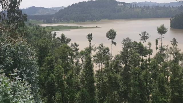 Rwanda: Ibibazo batewe no kuba ikiyaga cya Karago kiri gukama - BBC ...