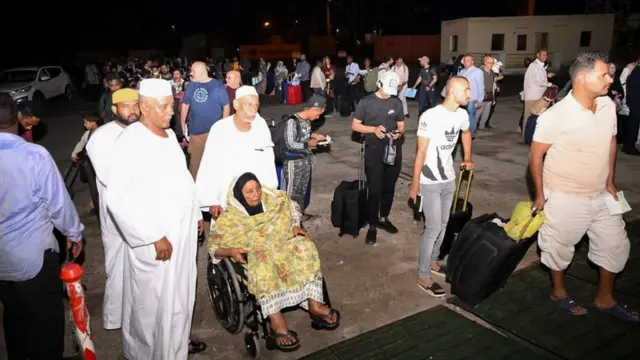 اشتباكات السودان استمرار الهدنة في السودان وخروج عدد من قادة نظام