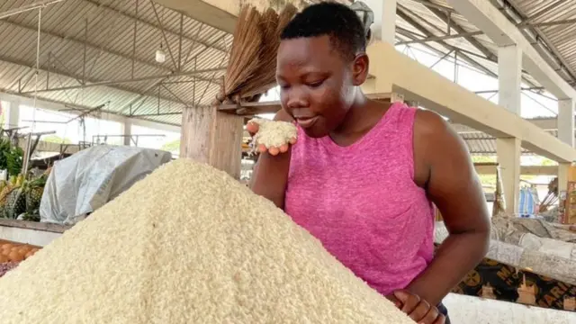 'Mtanzania anakula mchele kwa pua' -Mtaalamu wa mchele - BBC News Swahili