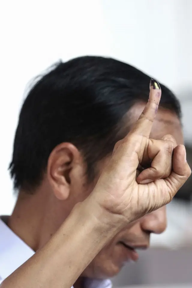 Pelantikan Jokowi: Kabinet Kerja Jilid II akan lebih tersandera elite politik? - BBC News Indonesia