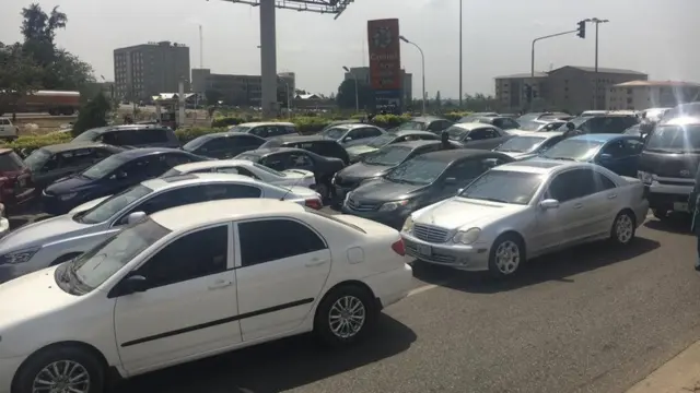 Fuel scarcity Abuja: NNPC dismiss long queues for petrol stations inside Nigeria capital - Fotos ...