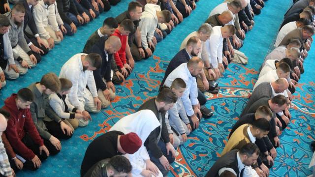 Islam: Muslimani u Srbiji obeležili ramazanski Bajram, „praznik ...