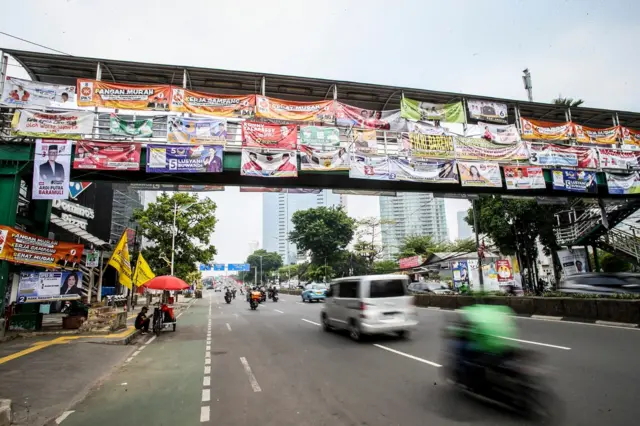 Pemilu 2024: Mengapa caleg mantan koruptor gigih ikut pemilu? - BBC ... Pemilu 2024: Mengapa caleg mantan koruptor gigih ikut pemilu? - BBC ...