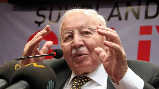Necmettin Erbakan kimdir: 'Siyasi mirası paylaşılamayan 'mücahit' - BBC ...