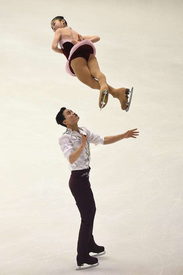 Quiénes son Ryom Tae Ok y Kim Ju Sik, los dos únicos deportistas ...