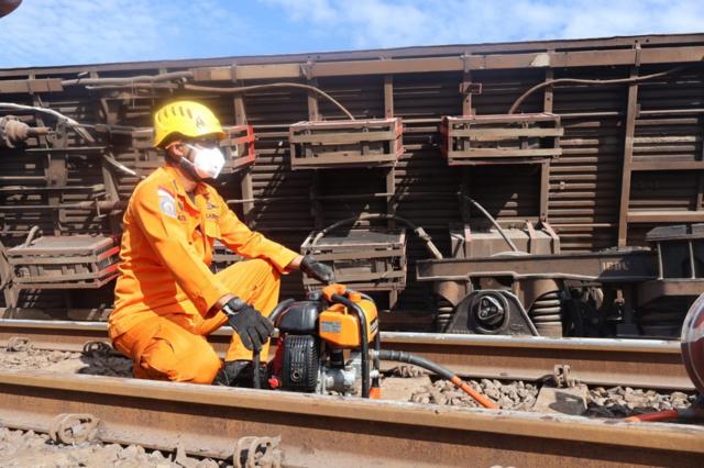 Penyebab kecelakaan kereta api di Cicalengka Bandung: Isu keselamatan dan proyek jalur ganda ...