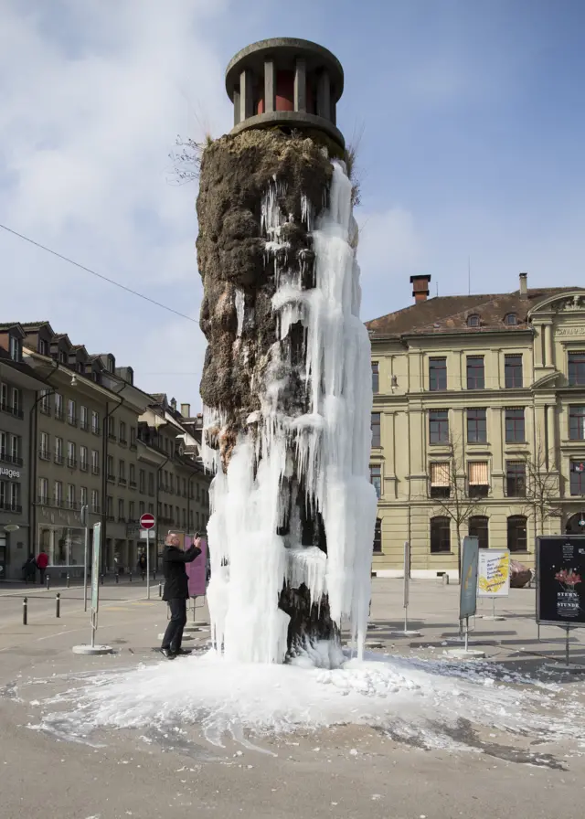 喷泉吐冰 北极寒流“东方野兽”封冻欧洲 - BBC News 中文