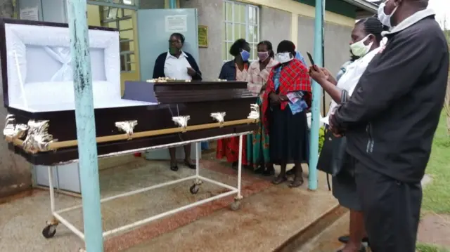 "ንዝፈትዎ ወዲ ኣኮይ ብፌስቡክ ቀቢረዮ" - BBC News ትግርኛ