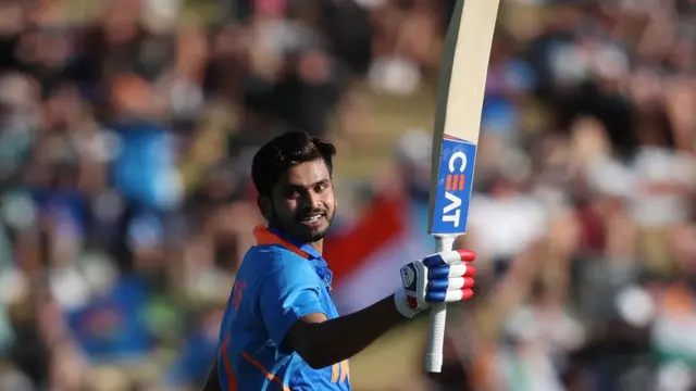 श्रेयस अय्यर: पत्त्यांची जादू दाखवणारा आता कसोटीत जादुई खेळ करणार - BBC ...