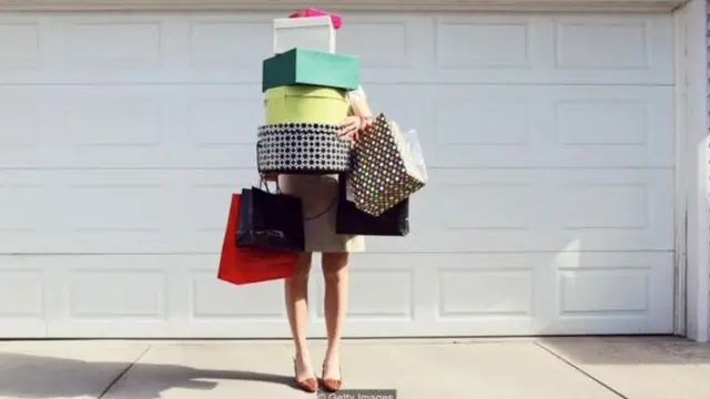 Bagaimana mengatasi dorongan belanja barang obral? - BBC News Indonesia