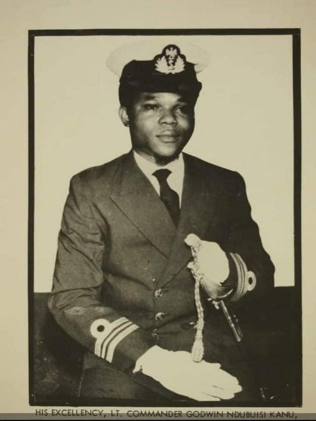 Ndubuisi Kanu: Rear Admiral Ndubuisi Kanu biography, life and times ...