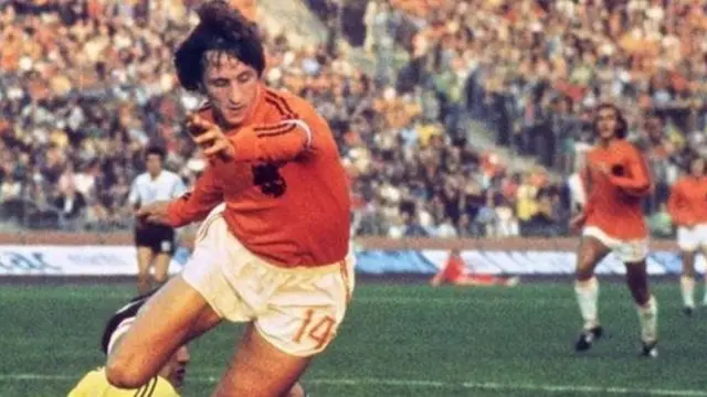 Wachezaji 10 bora wa soka kuwahi kutokea duniani - BBC News Swahili