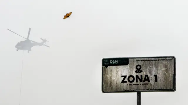 Kebakaran TPA Sarimukti: 'Api masih terus membara', ratusan warga menderita ISPA dan iritasi ...