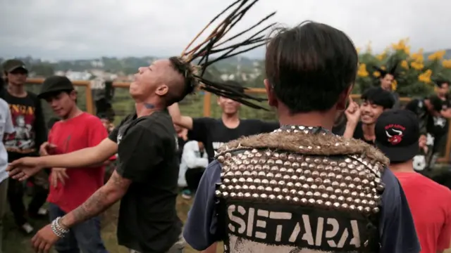 Punk Muslim: Rambut mohawk, bertato, dan tetap menyanjung Nabi Muhammad ...