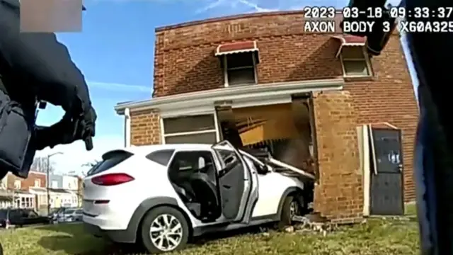 車を急発進の10代少年、後部座席の警官に撃たれ死亡 米司法省が捜査へ - BBCニュース