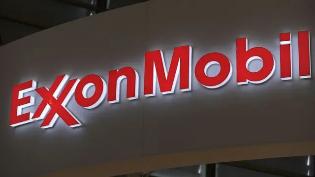 La disputa que enfrenta a los Rockefeller con ExxonMobil, la firma que ...
