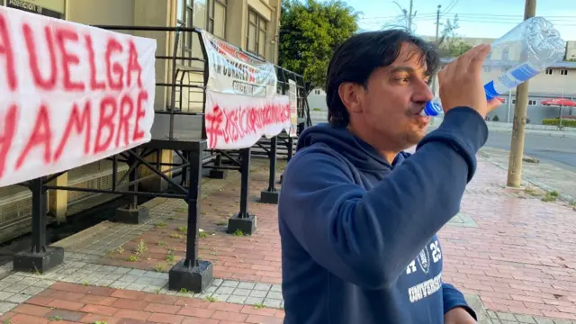 Juan Pablo Ovalle, el médico colombiano en huelga de hambre porque no ...