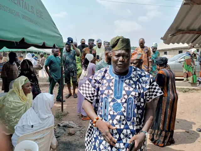 Olofa Ina: Àwọn àwòrán láti ibi ìsìnkú Adedeji Aderemi Olofa Ina - BBC ...