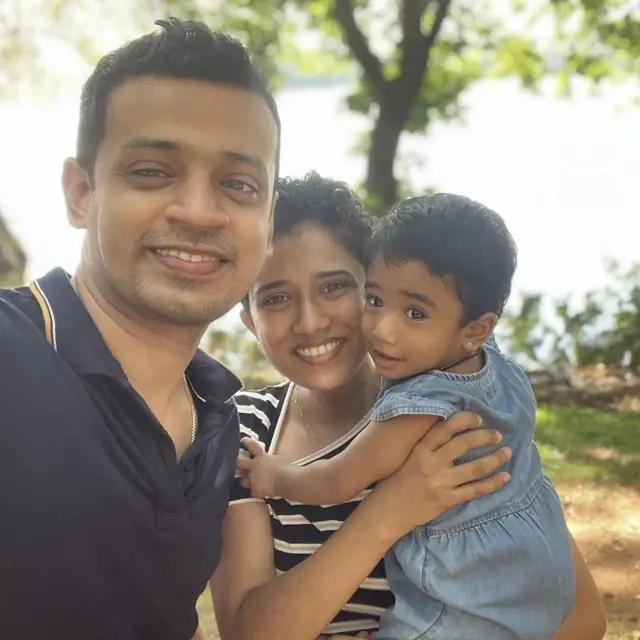 "ශ්‍රී ලංකාව හැර යන්නේ නෑ": කායික වෛද්‍ය විද්‍යාවේ මෙරට 'ලාබාලතම ...