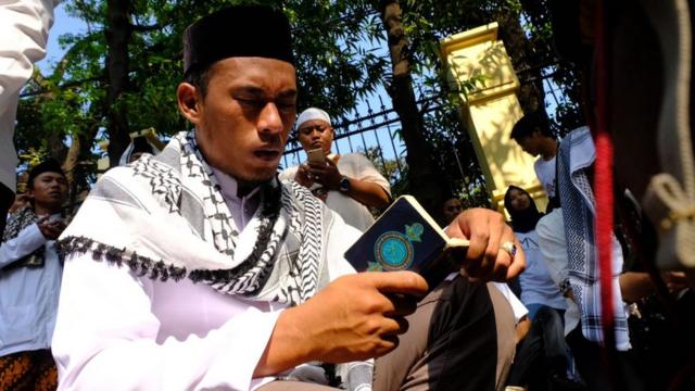 HTI dinyatakan ormas terlarang, pengadilan tolak gugatan - BBC News ...