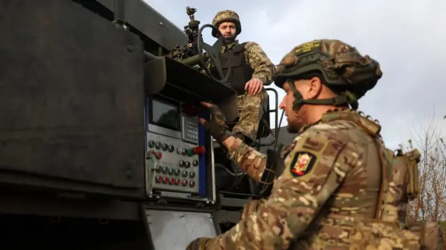 Ukraine : Quelles sont les armes fournies et pourquoi y a-t-il des pénuries ? - BBC News Afrique