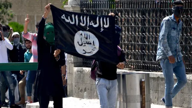 Pembakaran bendera: Mengapa atribut HTI masih beredar? - BBC News Indonesia