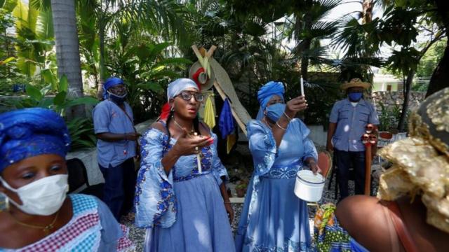 Covid-19: Pemimpin Voodoo Haiti ramu 'obat rahasia' untuk virus corona ...