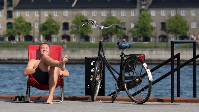 Bagaimana orang Denmark menghadapi situasi yang tak nyaman? - BBC News ...