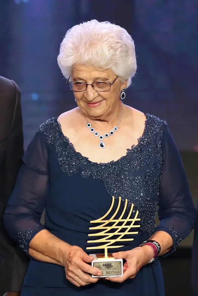 Ans Botha, la increíble historia de la mujer de 76 años elegida como ...