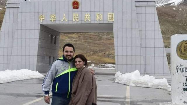 نادیہ خان کی شادی پر معاشرتی رویوں پر بحث: ’یہ معاشرہ نہ طلاق یافتہ ...