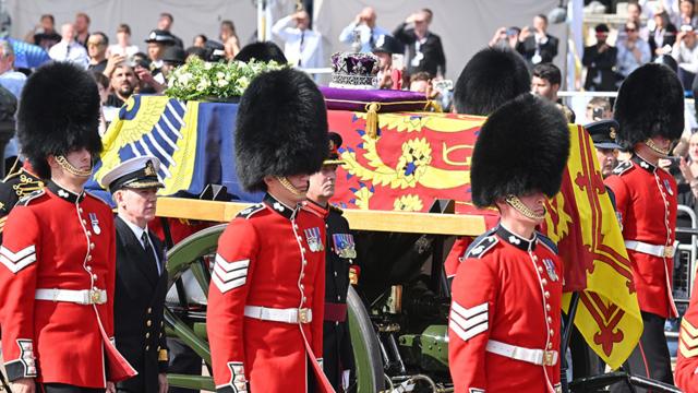 Queen's lying-in-state: Sad procession begin lying-in-state ceremony ...