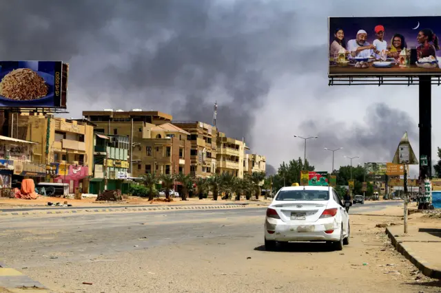 اشتباكات السودان مشاهد من العاصمة الخرطوم مع استمرار القتال لليوم