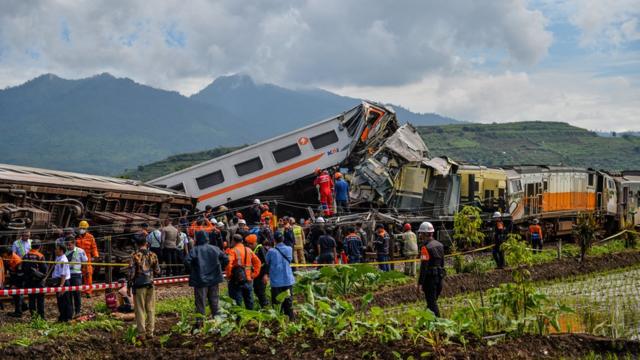 Penyebab kecelakaan kereta api di Cicalengka Bandung: Isu keselamatan dan proyek jalur ganda ...