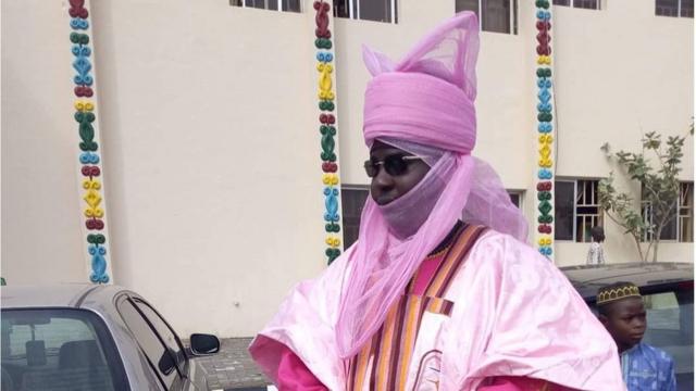 Emir of Zazzau: Three pipo wey fit succeed Shehu Idris, Emir of Zaria wey die - BBC News Pidgin