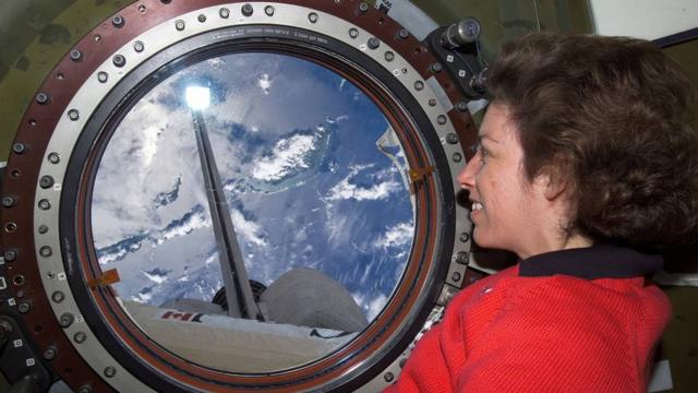 La deslumbrante historia de Ellen Ochoa, la primera hispana que viajó ...