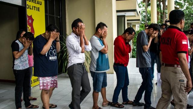 Dugaan pesta gay di Surabaya: Penggrebekan dan 'konsekuensi sosial' - BBC News Indonesia