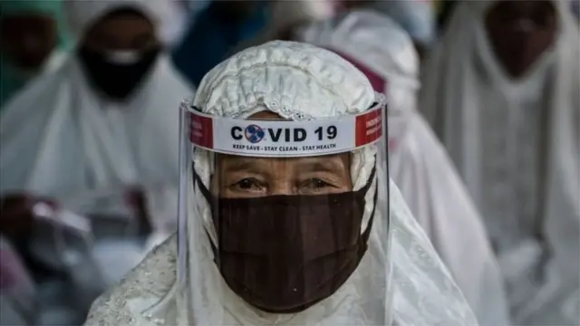 Sertifikat vaksin jadi 'kartu sakti' ke mal hingga transportasi umum, disebut 'bentuk ...