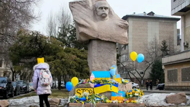 Акции солидарности в поддержку Украины в разных странах Фото Bbc
