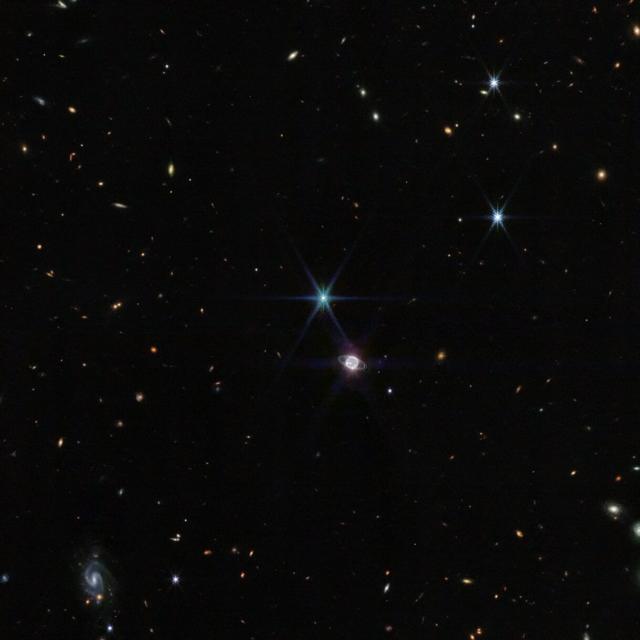 Astronomie : une image spectaculaire de Neptune et de ses anneaux - BBC ...