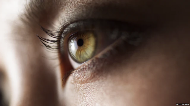 Los mensajes sutiles que comunicamos al parpadear - BBC News Mundo