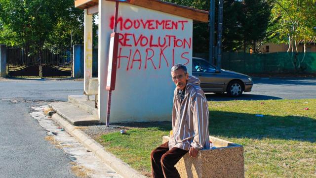 A la rencontre des Harkis de France - BBC News Afrique