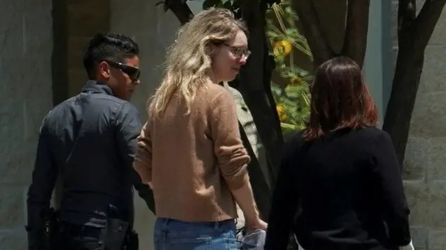 Elizabeth Holmes Ingresa En Prisión Cómo Es La Cárcel Para Mujeres En